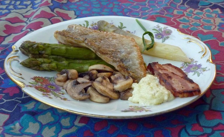 Recette Maigre poêlé et asperges d'Argenteuil, champignons de Paris ...