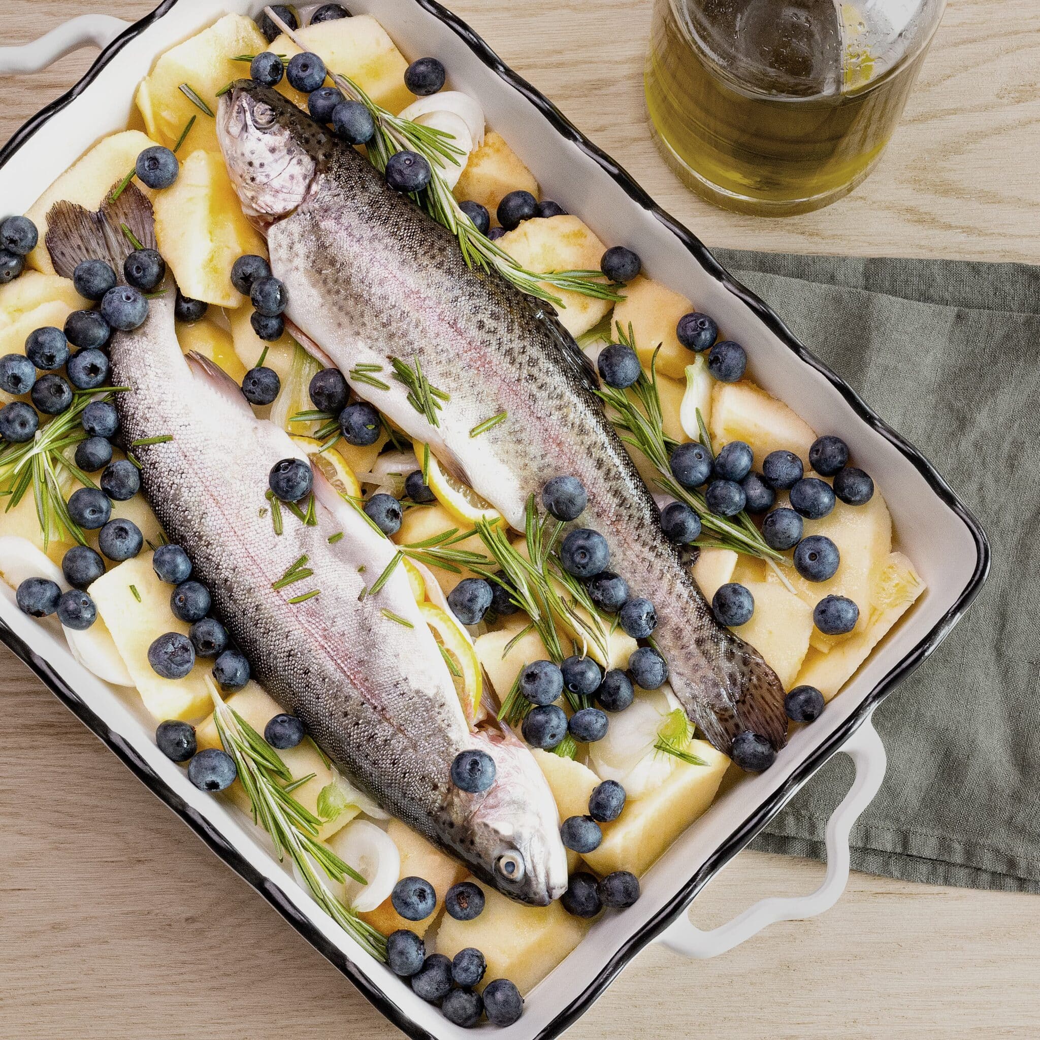 Recette Truite portion au four, pommes et myrtilles